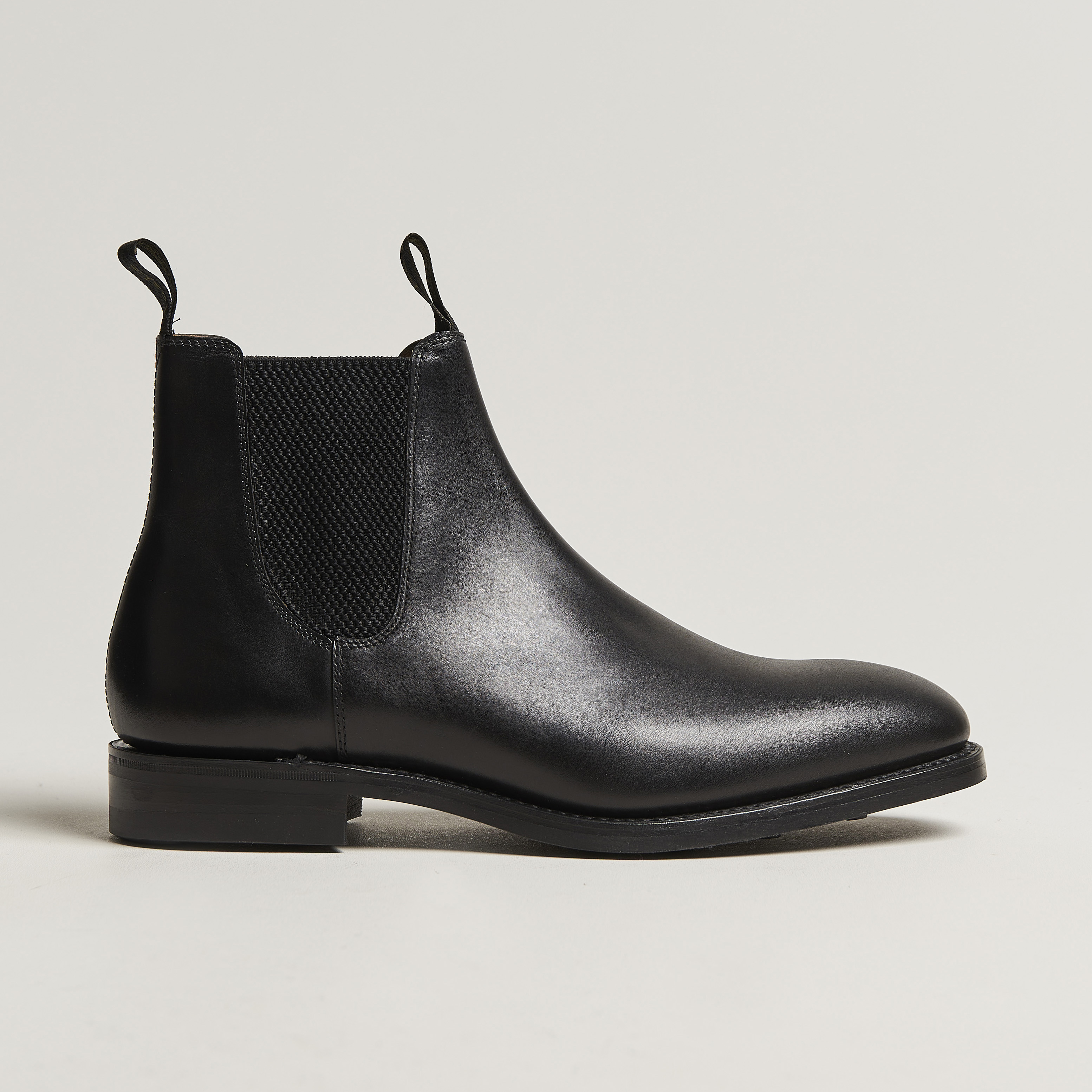 Loake 1880 Chatsworth Chelsea Boot Black Calf osoitteesta CareOfCarl.fi