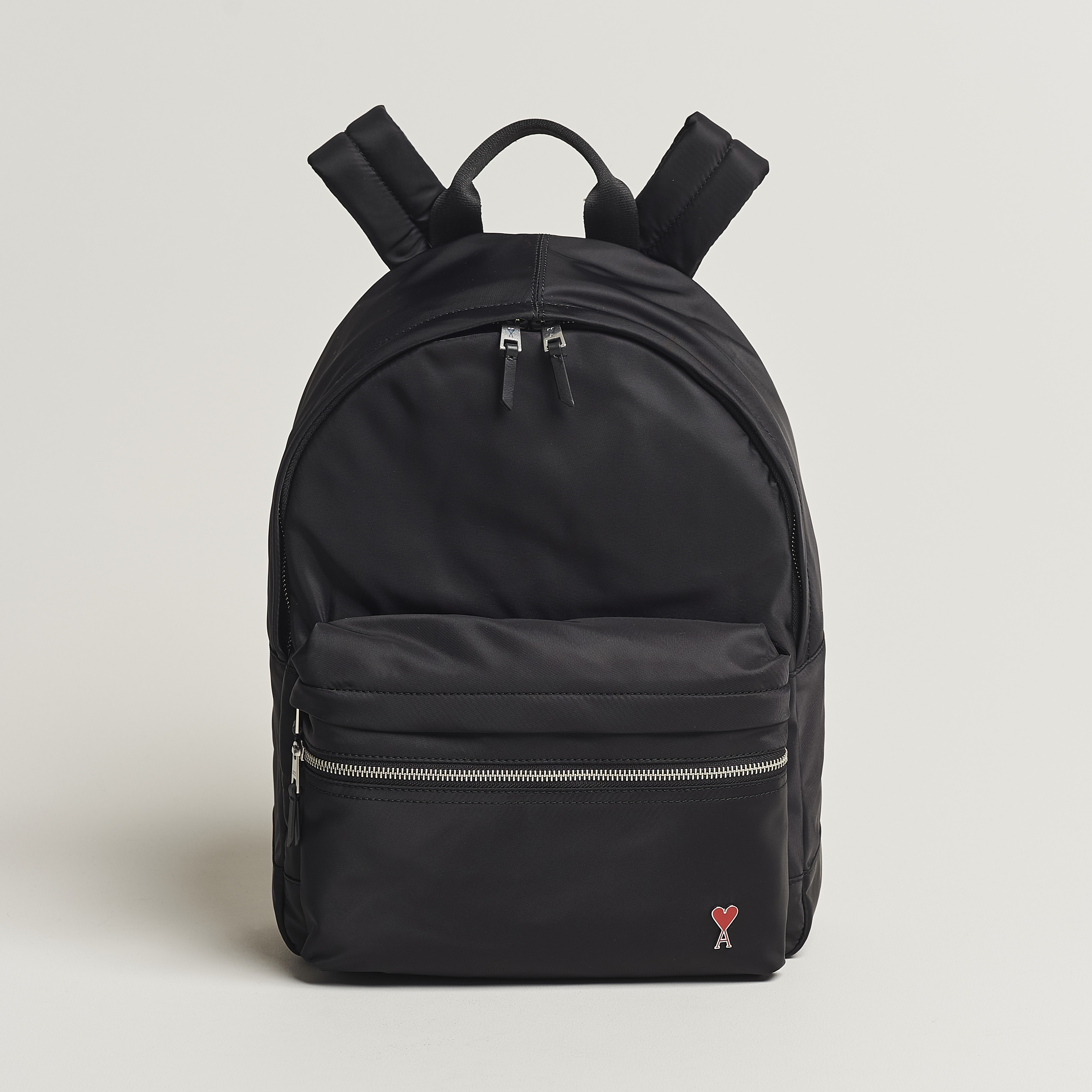 AMI Heart Logo Backpack Black osoitteesta CareOfCarl.fi