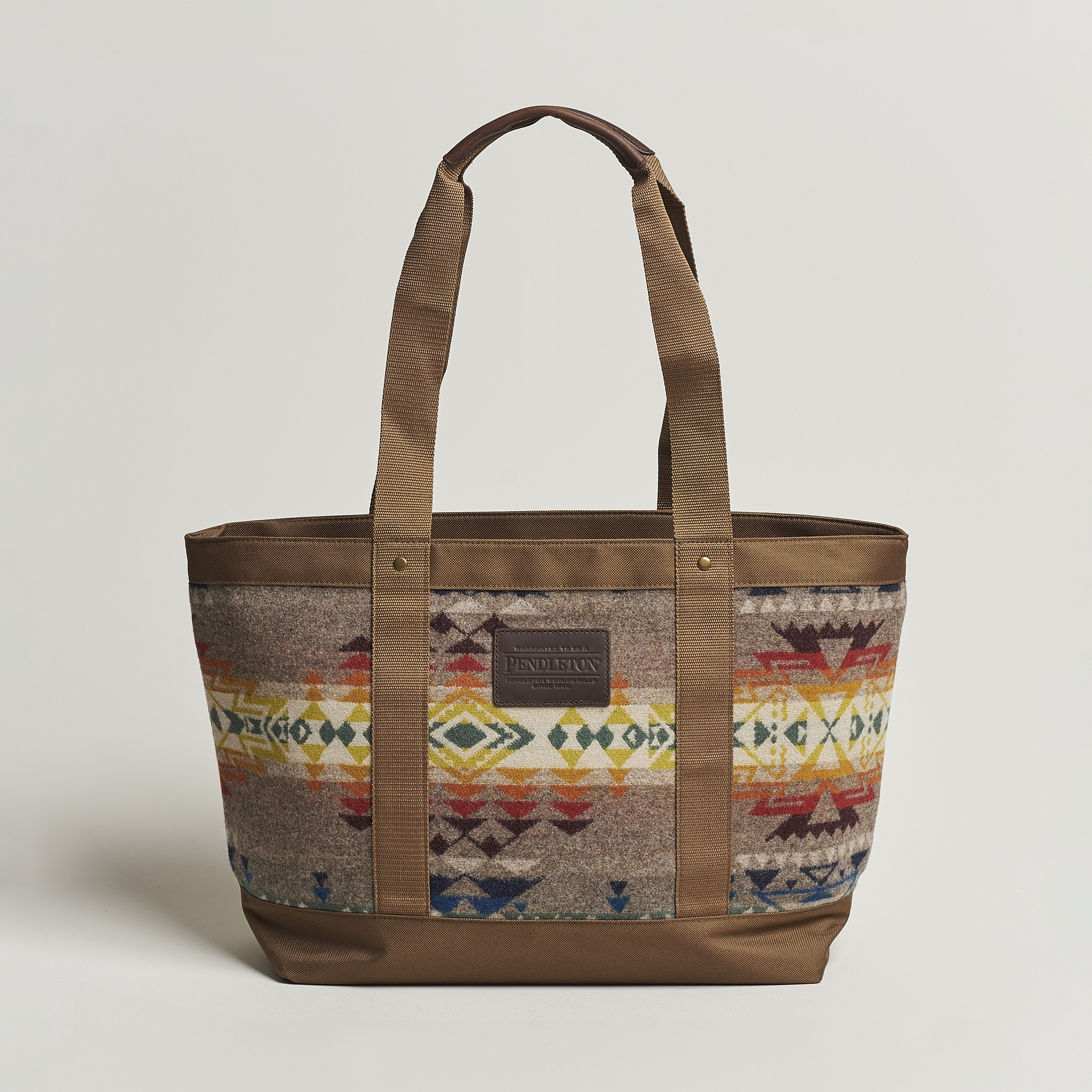 Pendleton Zip Tote Bag Highland Peak Tan osoitteesta CareOfCarl.fi