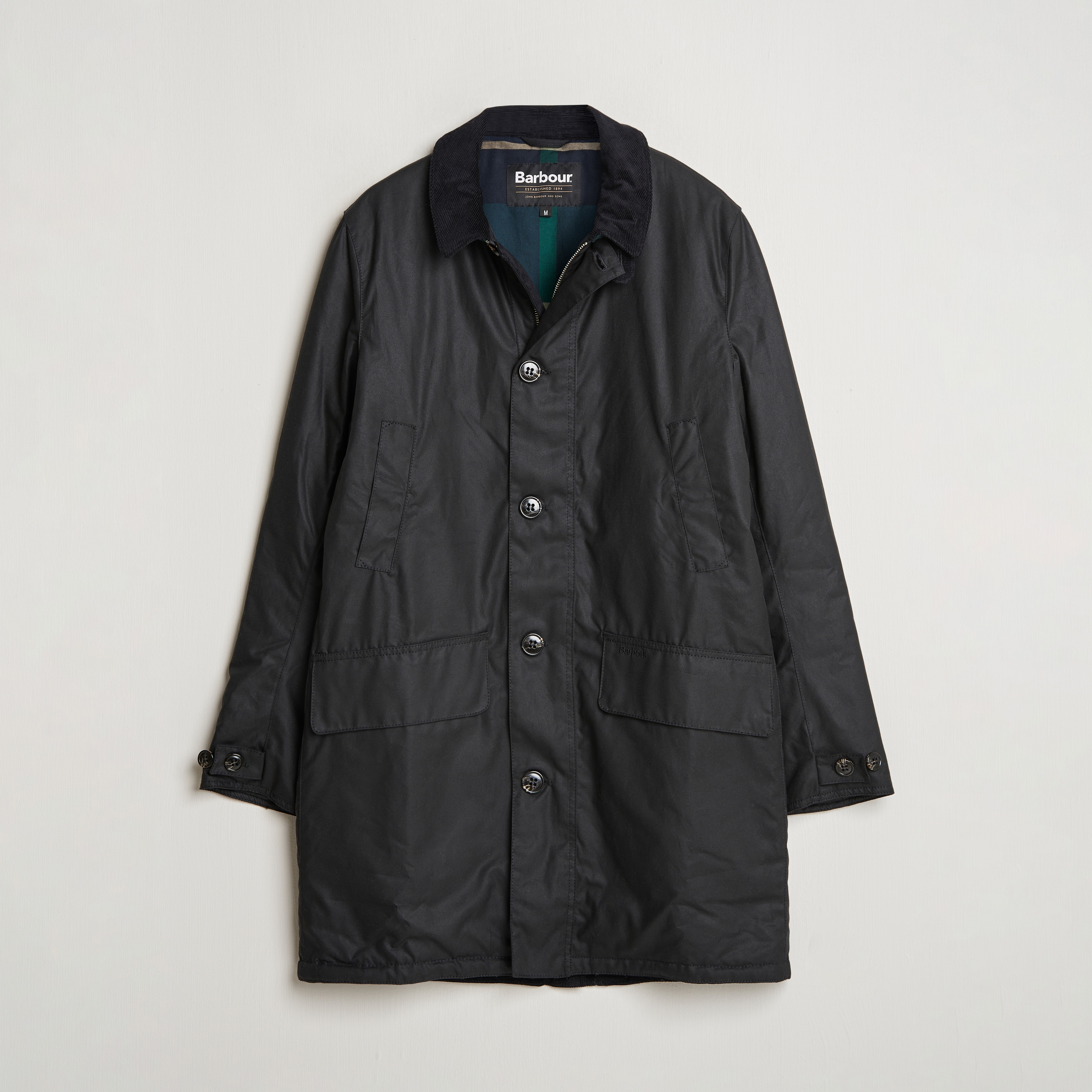 Barbour Lifestyle Waxed Mac Black osoitteesta CareOfCarl.fi
