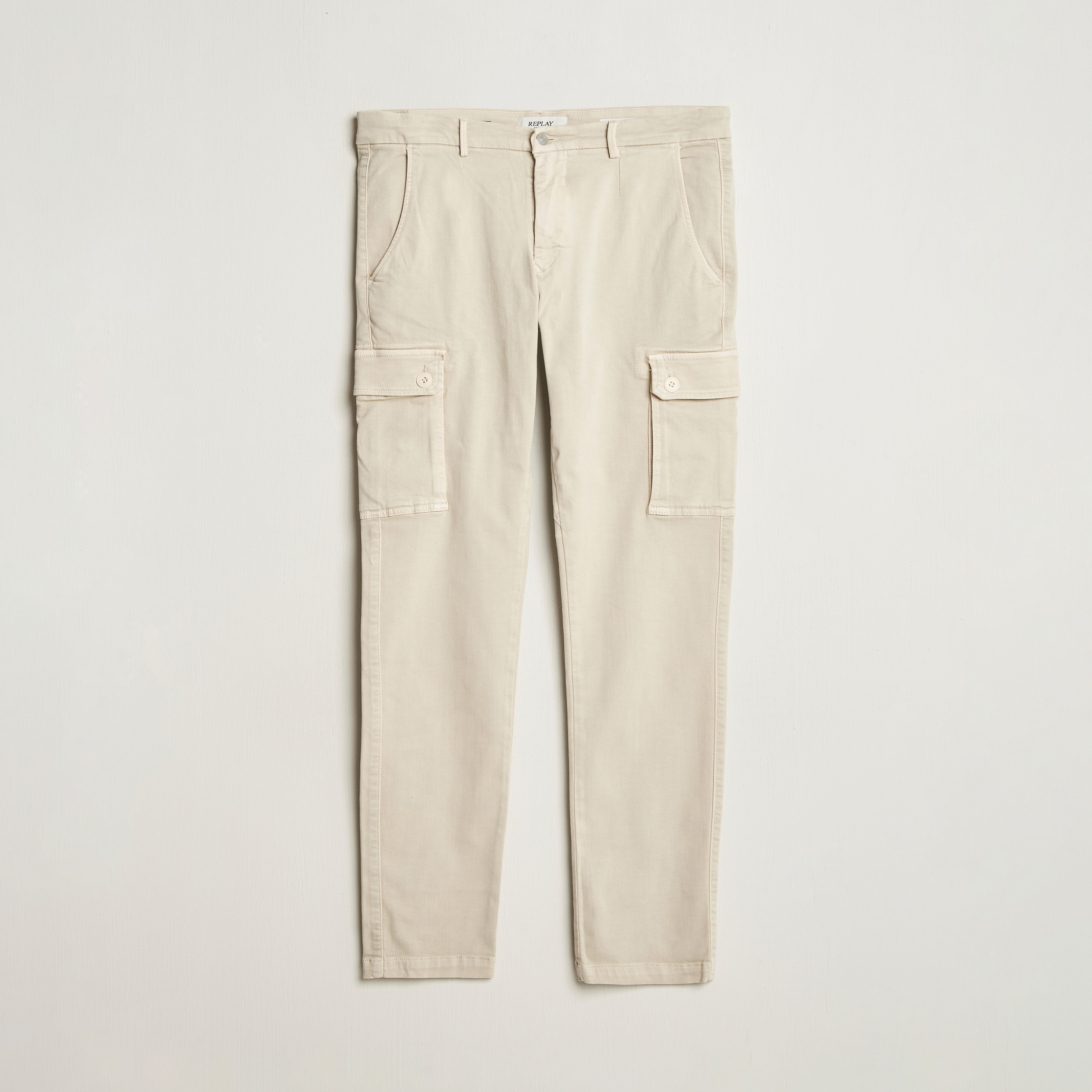 Replay Jaan Hyperflex Cargo Pants Alabster osoitteesta CareOfCarl.fi