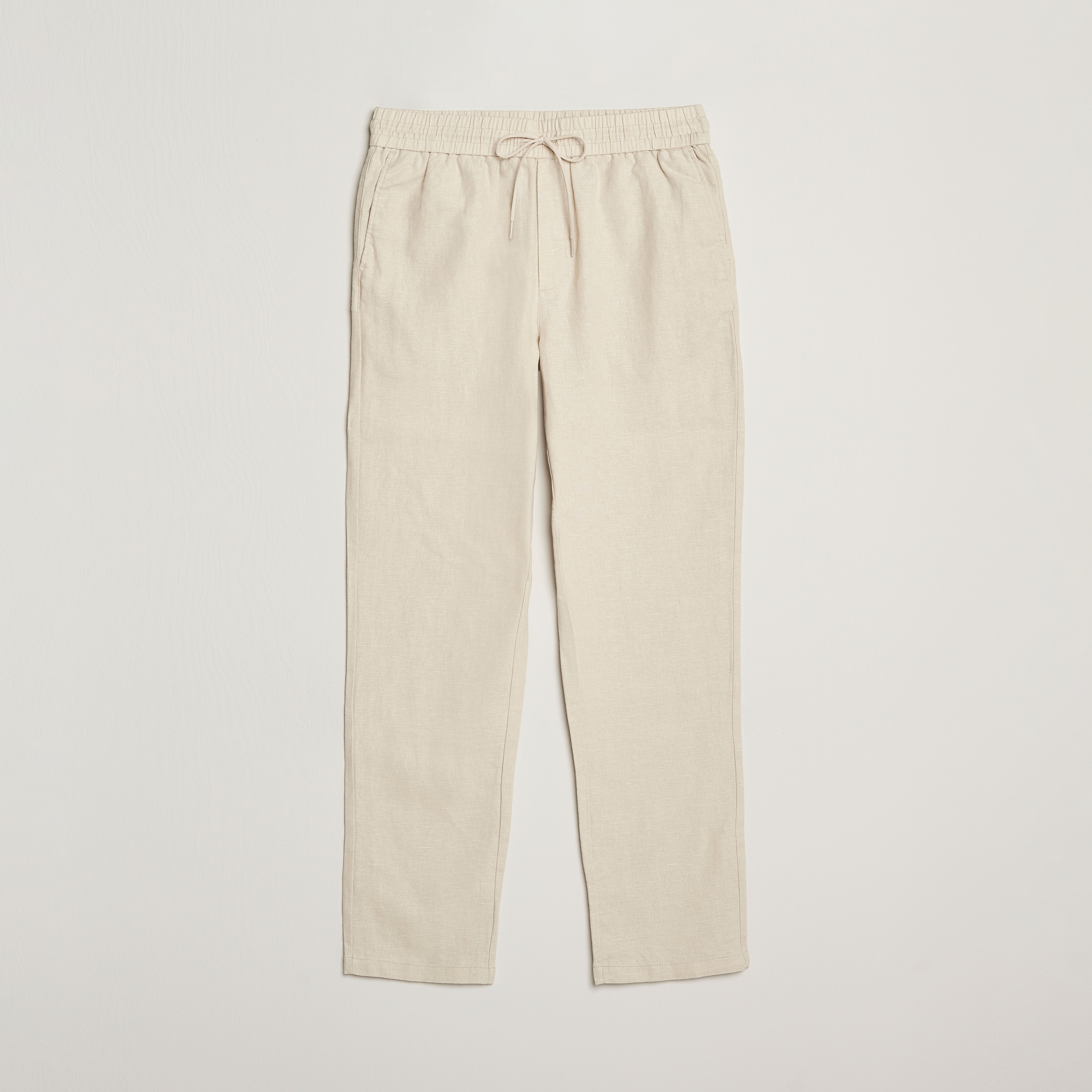 Les Deux Patrick Linen Pants Light Sand osoitteesta CareOfCarl.fi