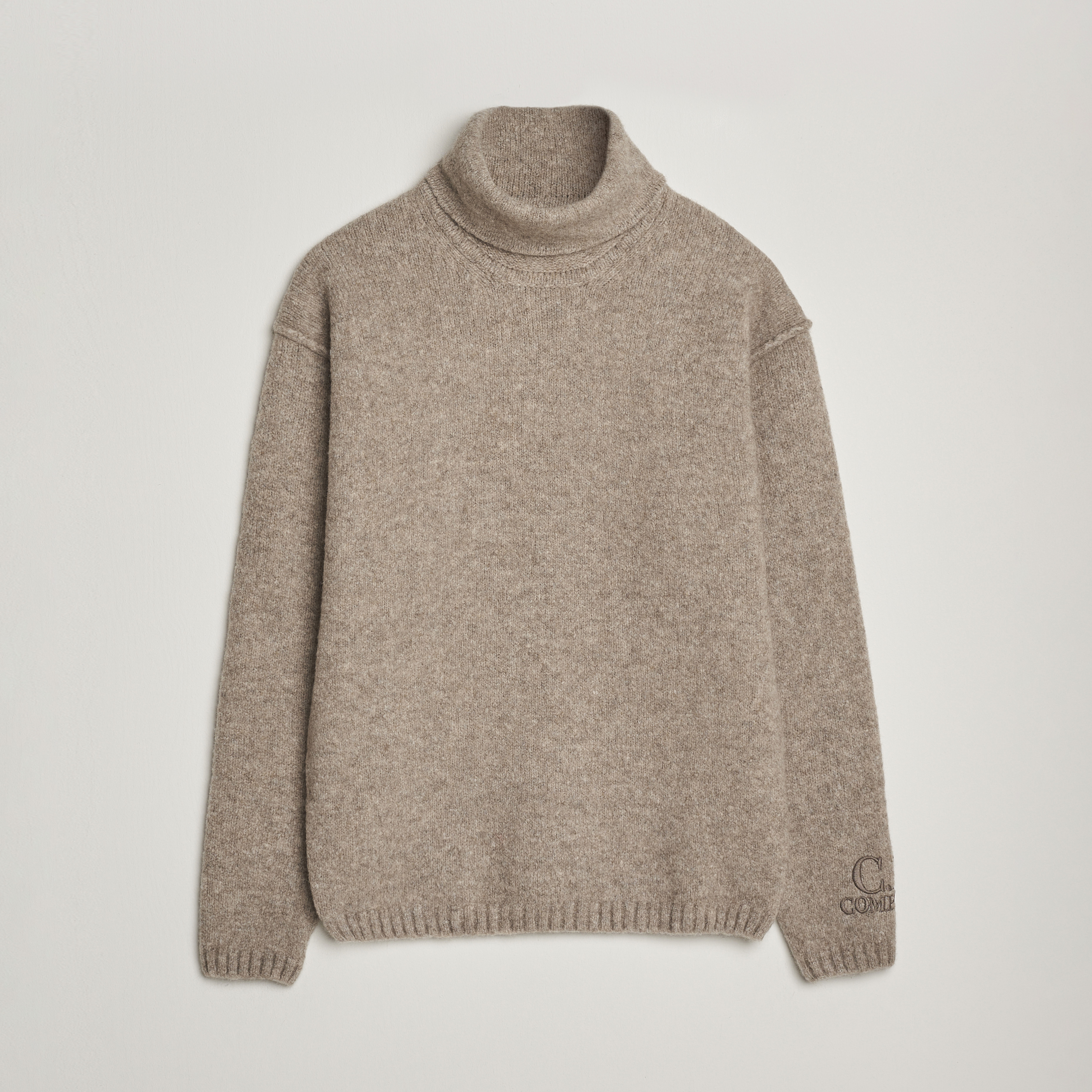C.P. Company Merino Extra Fine Knitted Polo Taupe osoitteesta CareOfCarl.fi