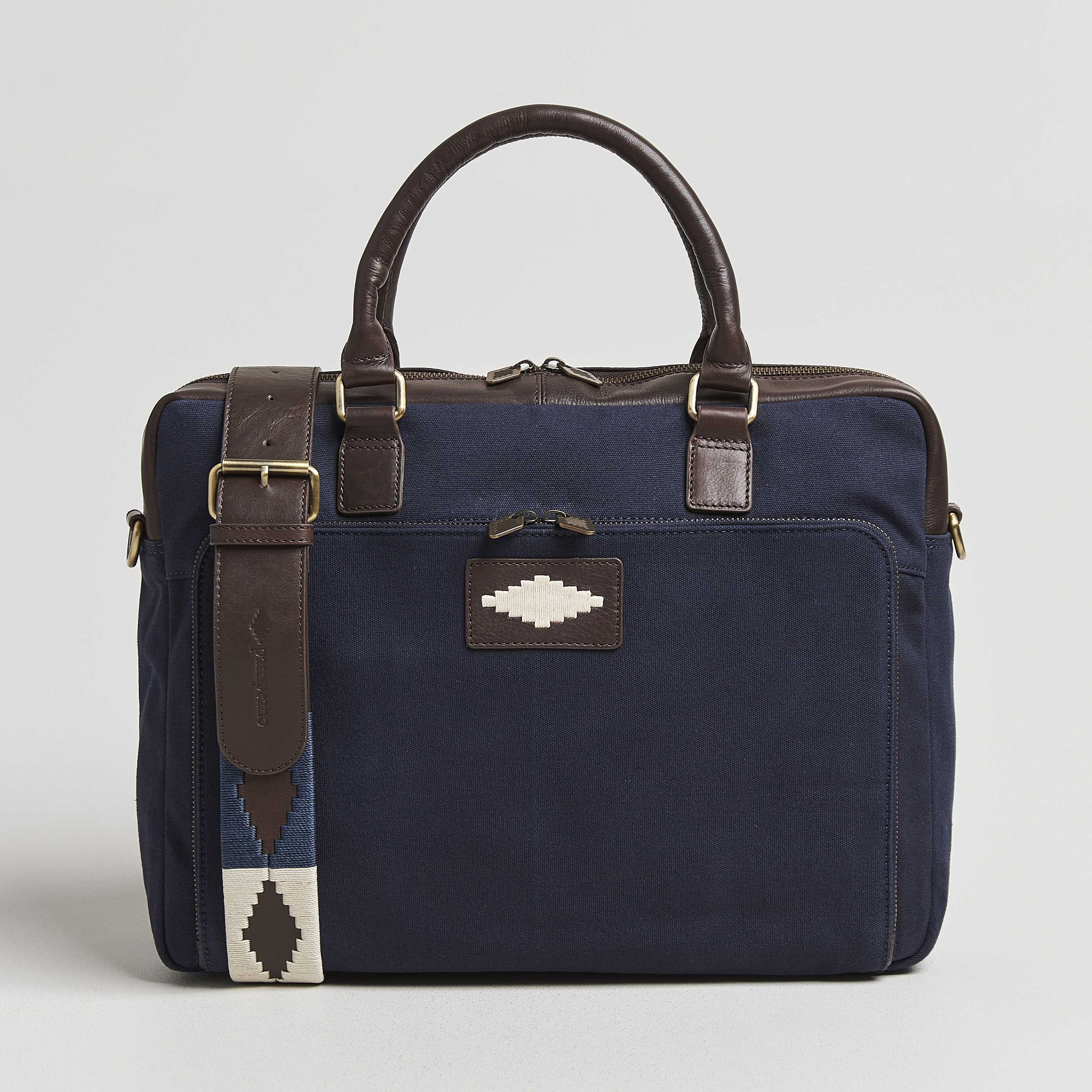 Pampeano Mensajero Canvas Briefcase Navy osoitteesta CareOfCarl.fi