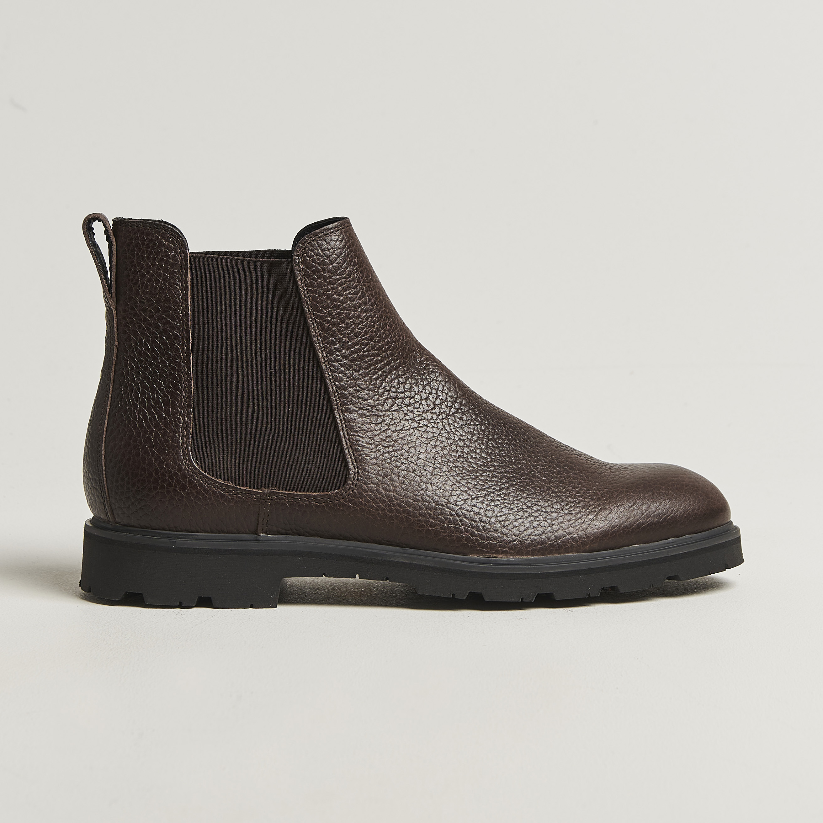 UBR Thunder Chelsea Grained Leather Boot Dark Brown osoitteesta CareOfCarl.