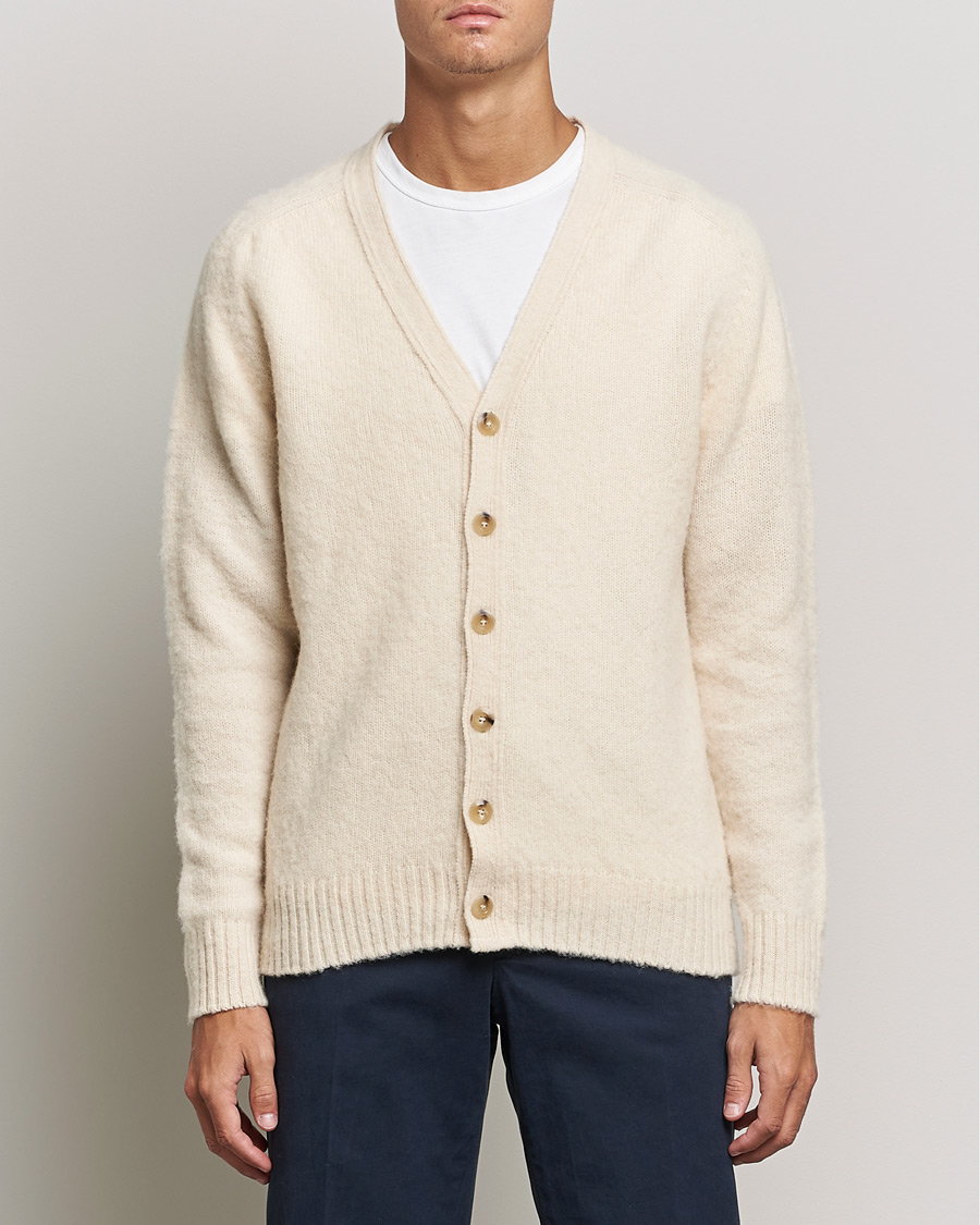 Howlin' Brushed Wool Cardigan Ecru osoitteesta CareOfCarl.fi