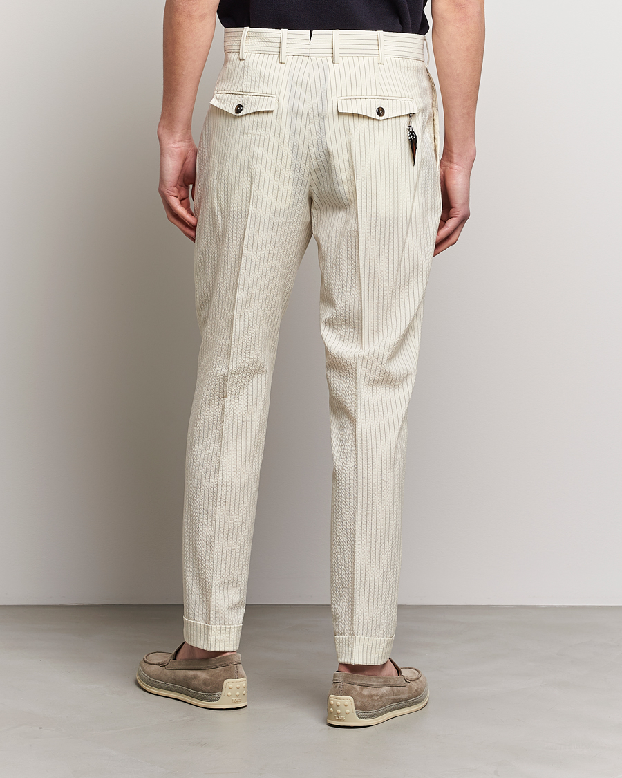 PT01 Slim Fit Pleated Wool Seersucker Trousers Off White osoitteesta CareOf