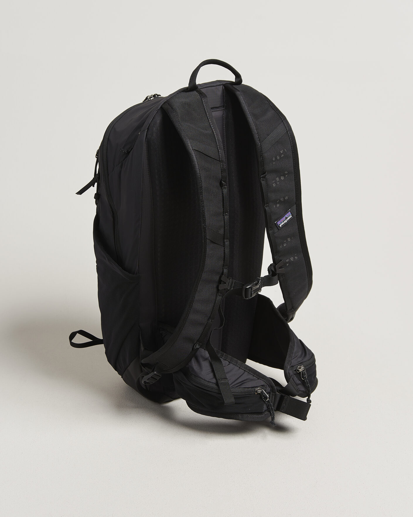 Patagonia Terravia Pack 22L Black osoitteesta CareOfCarl.fi